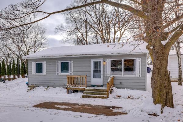 2 Mi To Cmu! Quaint Bungalow With Fenced Backyard - CMU, Mt Pleasant