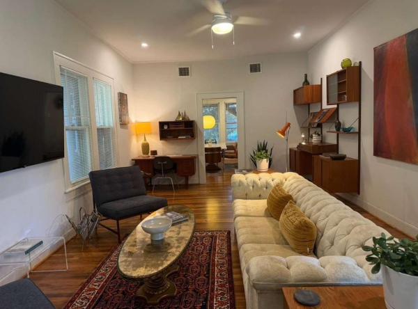 Retro Elegance - 3 King Beds Pool & Hot Tub At The Ponderosa - Houston, TX