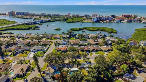 5 Minutes To Beach Heated Pool Karaoke Spacious 4 Bedrooms, 2 Baths - Indian Rocks Beach, FL