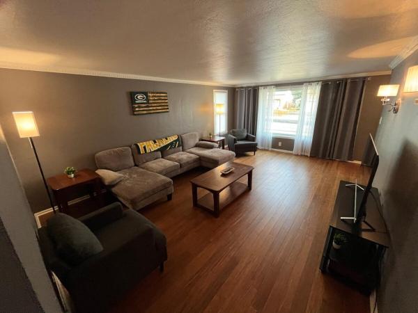 Near Lambeau And Titletown District - Tundra Lodge, Green Bay