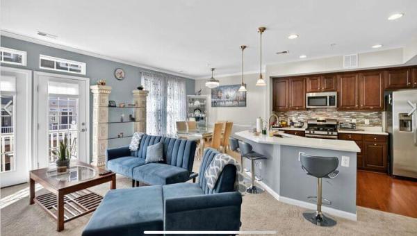 Utopia Rooms - Clifton, VA