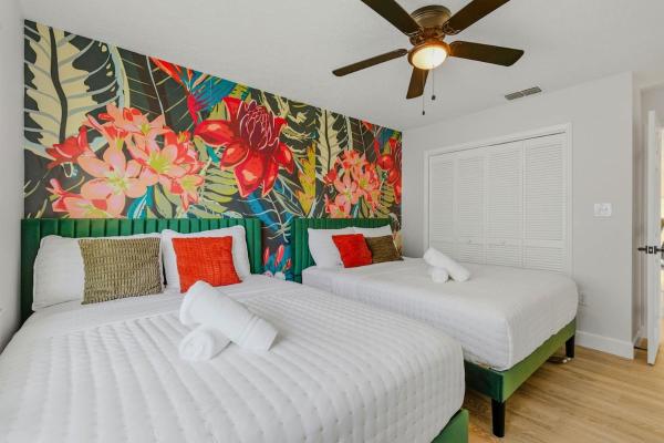 Pickleball On Golf Course Heated Pool Renovated Home, 3 Bedrooms, 2 Baths - Tampa, FL