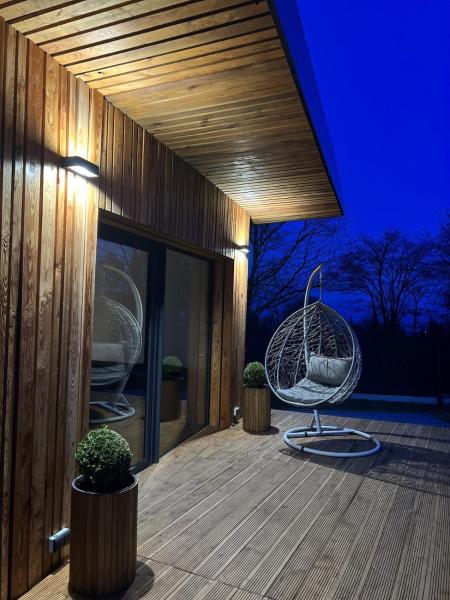 Vila S Vířivkou A Bazénem Na úPatí Krušných Hor - Litvínov