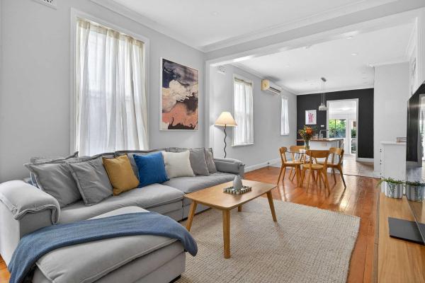 Bondi Bliss - House With Backyard And Parking - Manly