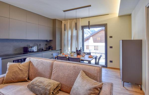 2 Bedroom Lovely Apartment In Ponte Di Legno - Temù