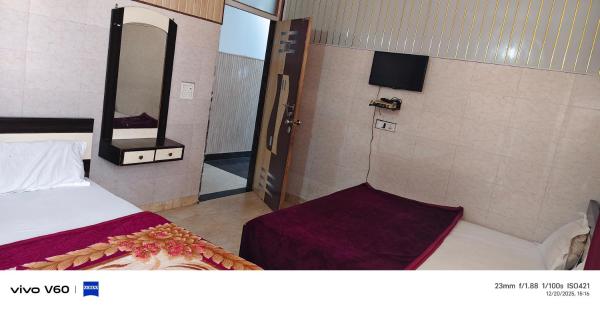 Vrinda Premium Hotal Near Prem Mandir - Vrindavan