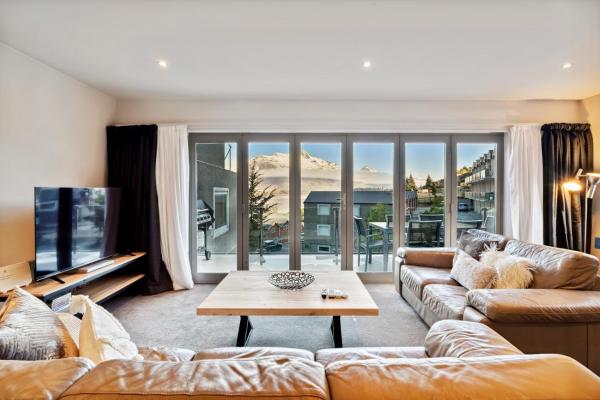 Lakefront Living - 4 Bedrm Apartmt Alpine Village - Arrowtown