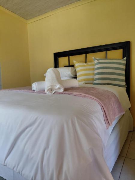 Cozy Cottage Near Bedfordcentre & Eastgate Mall - Germiston