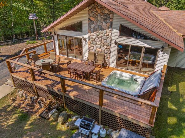 Tall Pines Lodge In Eagle River Wi - Eagle River, WI