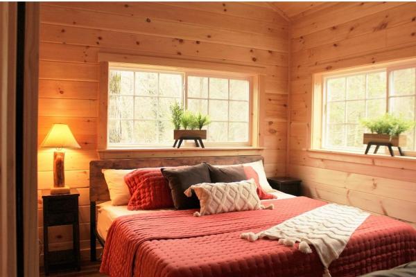 Smokymoon - Romantic Getaway - Hottub, Firepit, Games - Townsend, TN