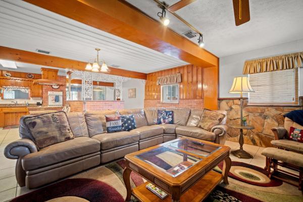 Family Pool Home • Sleeps 8 - Plant City, FL