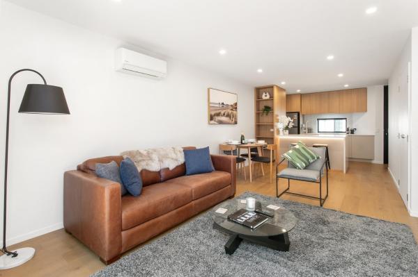 New Tastefully Designed 2 Bdrm 2bthrm Free Park - Lincoln