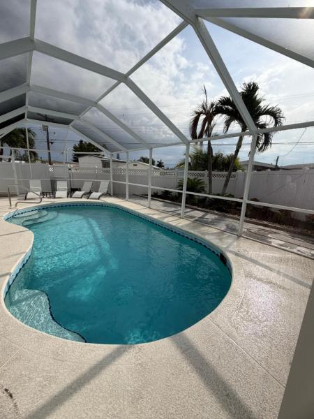Luxury Stay-heated Pool- Electric Car-8 Miles From Ami - Bradenton, FL