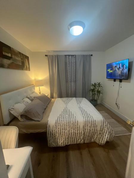 Minimalist Room In Buena Park - Huntington Beach, CA