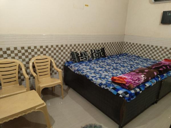 Shayama Kunj Aasharm - Vrindavan