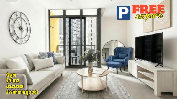 Bright 2br Retreat With Parking Pool Gym Sauna Jacuzzi - Melbourne