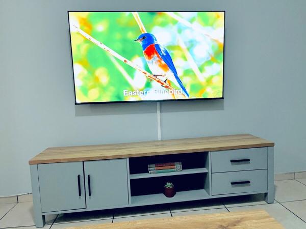 Stylish 1 Bed Self Catering Near Or Tambo - Kempton Park