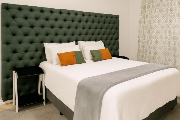 Stylish 1 Bed Self Catering Near Or Tambo - Kempton Park