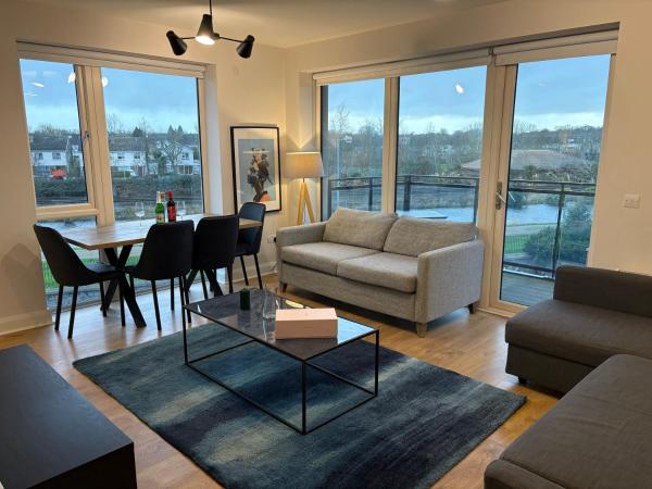 Luxurious Entire Guest House With Grand Living Space And Panoramic Balcony Views - Malahide