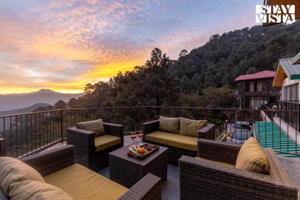 Stayvista At Louise Cottage - Jacuzzi & Heater - Himachal Pradesh