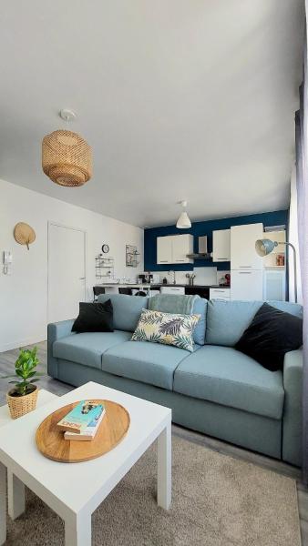 F2 Between Cathedral And Basilica - Reims