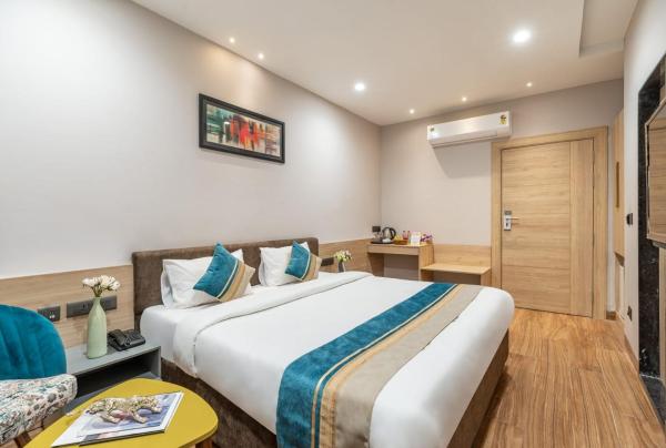 Hotel The Atlantis Suites Near Vishwanath Temple - Varanasi