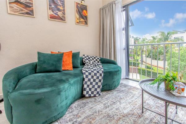 Retro Pop Free Parking Fast Wifi Pool Large Workspace - Sandton