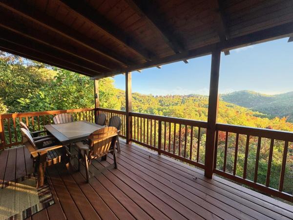 Bear Haven, Cozy Cabin With A Mountain View! - Townsend, TN