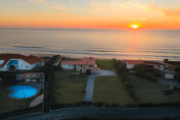 Panoramic Beachfront Villa - Direct Beach Access - Esposende