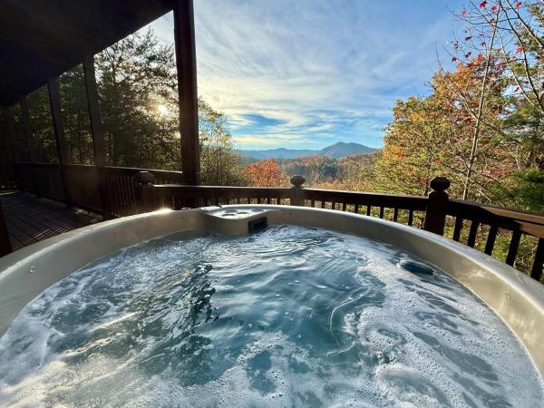 Elk Lodge, Cozy Cabin With A Mountain View! - Tennessee