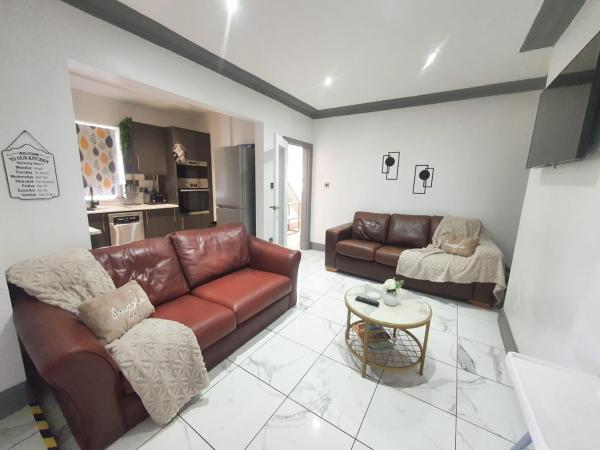 Families Only - Pet Friendly Sleeps 6 Maximum No Parties - Blackpool