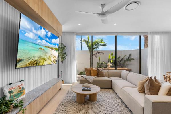 The Capri - Luxury 3br Townhouse Surfers Paradise With Pool - Surfers Paradise