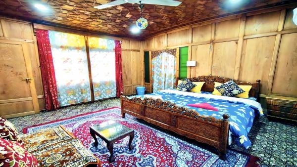 Houseboat Ambassador - Srinagar