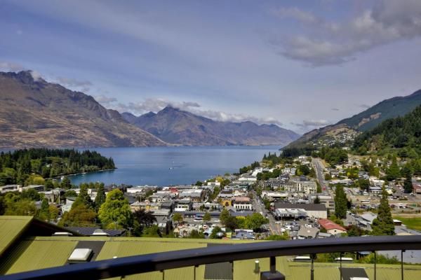 Magic On Malaghan With Lake Views - Queenstown, New Zealand