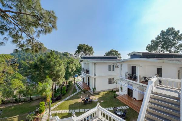 Elivaas Signature Stars And Windsongs With Shared Pool, Garden, Game Zone, Restaurant, & Hill Views Pet-friendly - Nahan