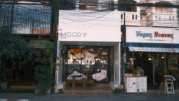 Moody Cafe & Hostel - Chiang Mai