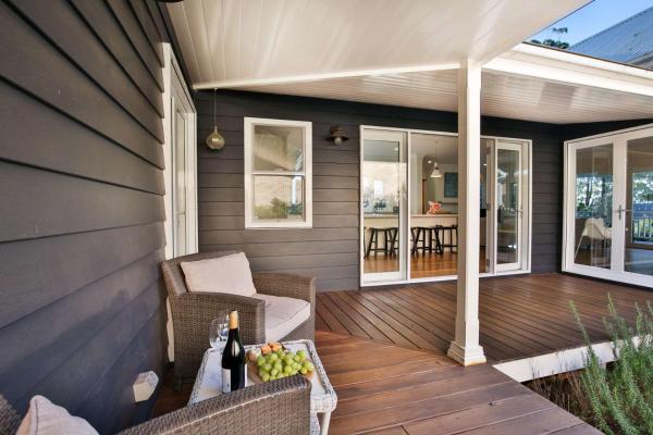 This Is It - Stylish 4-bedroom Vincentia Retreat - Vincentia