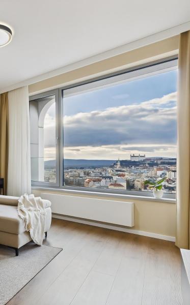 Sky Park City Centre 1br High Fl - Free Parking - Bratislava