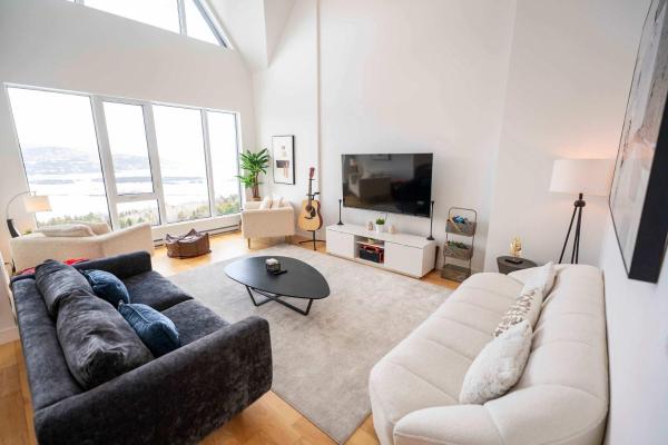 403 - Luxury Condo - Incredible View & Pool - Charlevoix