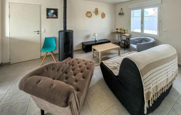 3 Bedroom Cozy Home In La Jonchere - Angles