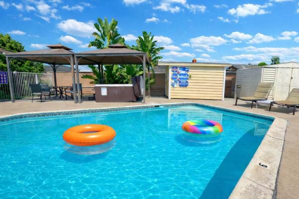 Orchard Villa Disneyland 5 Bedroom Pool Home Spa - La Habra, CA