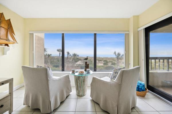 Surf And Racquet Club C111 Fully Renovated - American Beach, FL