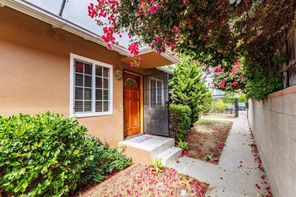 Spacious Two Bedroom In Santa Monica #E - Santa Monica, CA