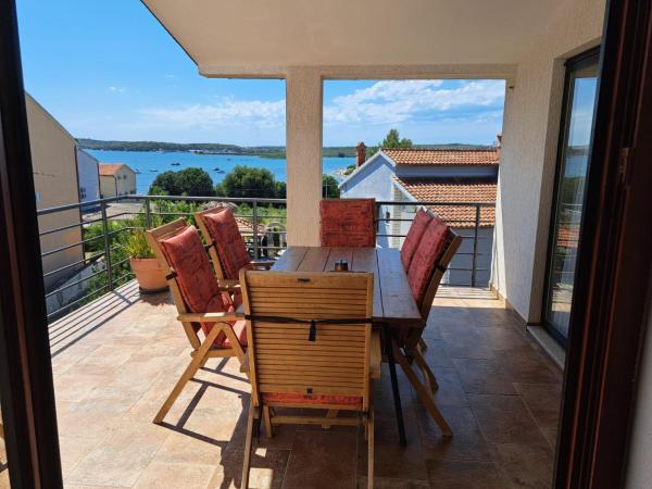 Apartment Apartment Mit Drei Schlafzimmern Und Meerblick By Interhome - Medulin