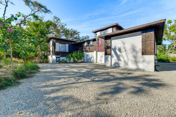 2 Mi To Beaches! Spacious Family Gem In Siesta Key - Siesta Key, FL