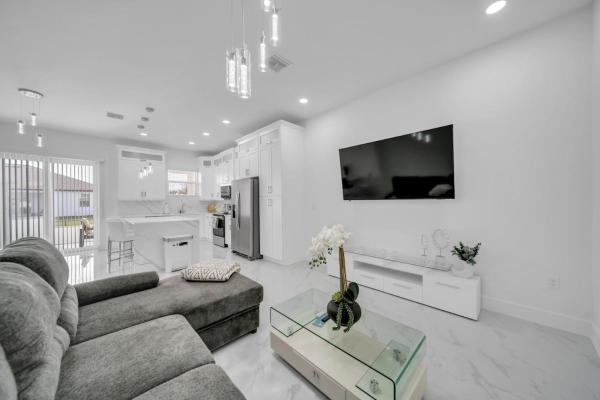 House Up To 8 People - Lehigh Acres