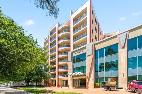 Central Apartment With Underground Parking - Canberra