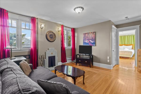 Midstream Manor Unit 5, 1 Bedroom Apartment - Paradise