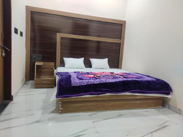 Naval Kishori Kunj - Vrindavan