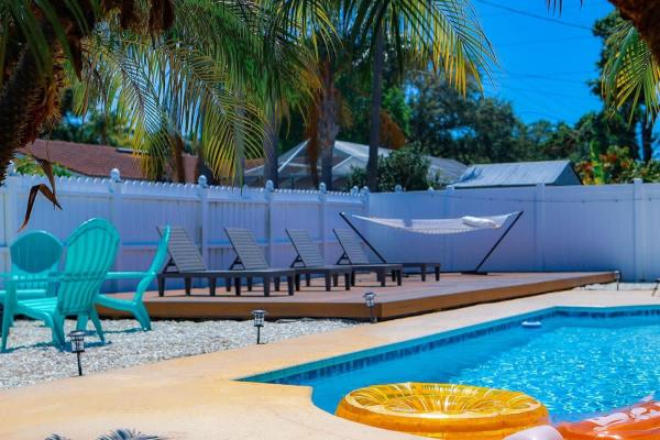 Four Bed Home With Pool Game Room Bar Near Beach - St. Petersburg, FL